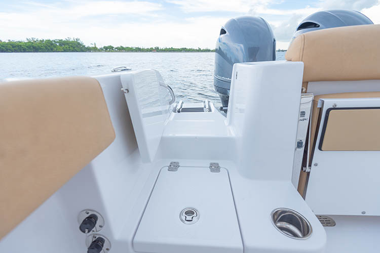 Open 252 Center Console · Features | Sportsman Boats