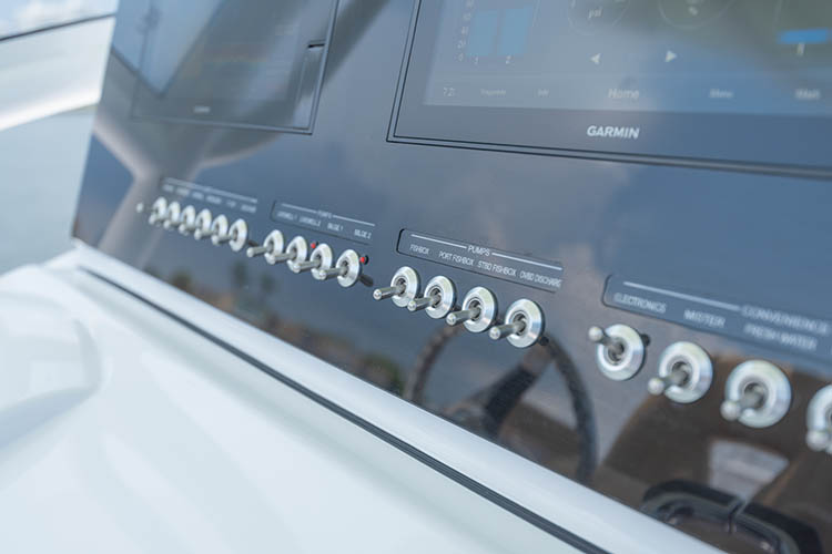 Open 282 Center Console · Features | Sportsman Boats